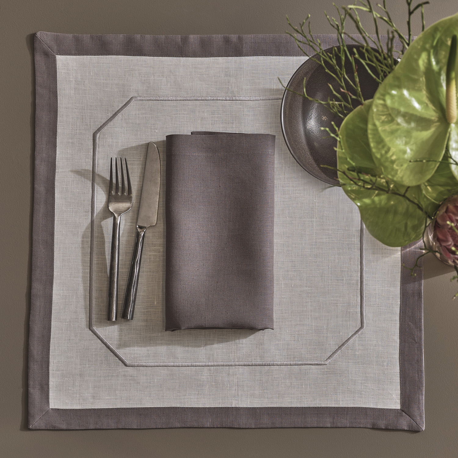 Simposium Embroidery Table Set | Frette